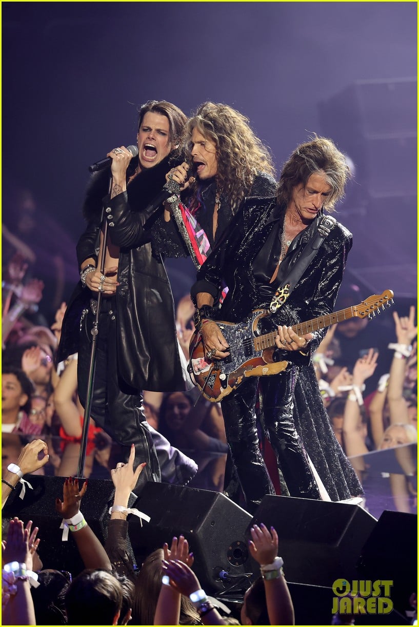 Yungblud, Steven Tyler, & Joe Perry Pay Tribute to Ozzy Osbourne at MTV VMAs 2025 - Watch Now ...