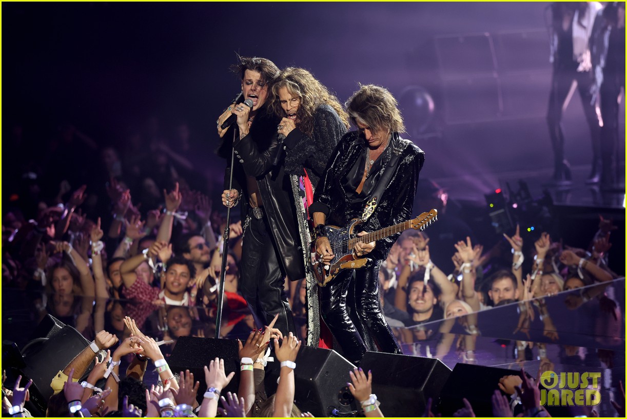 Yungblud, Steven Tyler, & Joe Perry Pay Tribute to Ozzy Osbourne at MTV VMAs 2025 - Watch Now ...