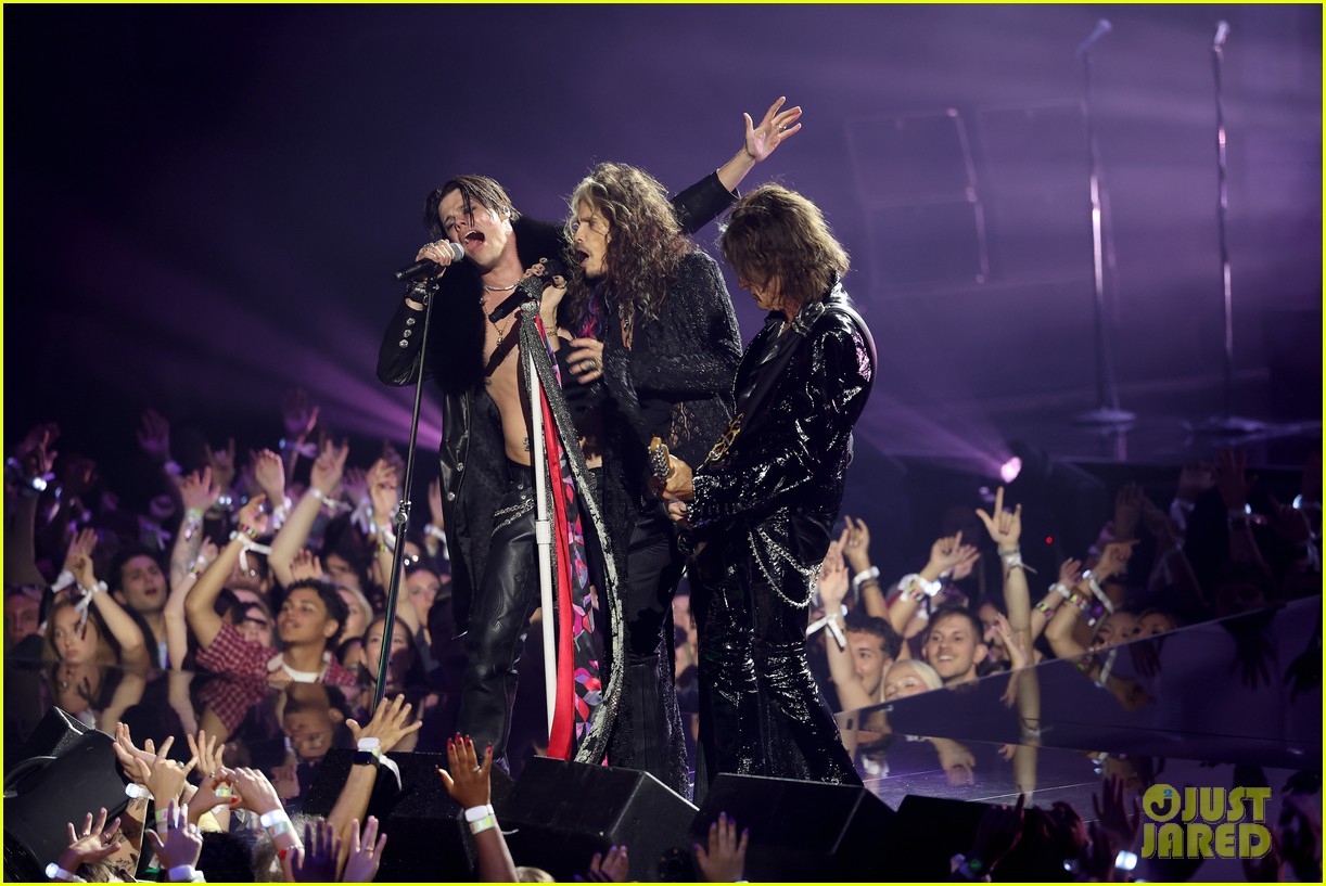 Yungblud, Steven Tyler, & Joe Perry Pay Tribute to Ozzy Osbourne at MTV VMAs 2025 - Watch Now ...