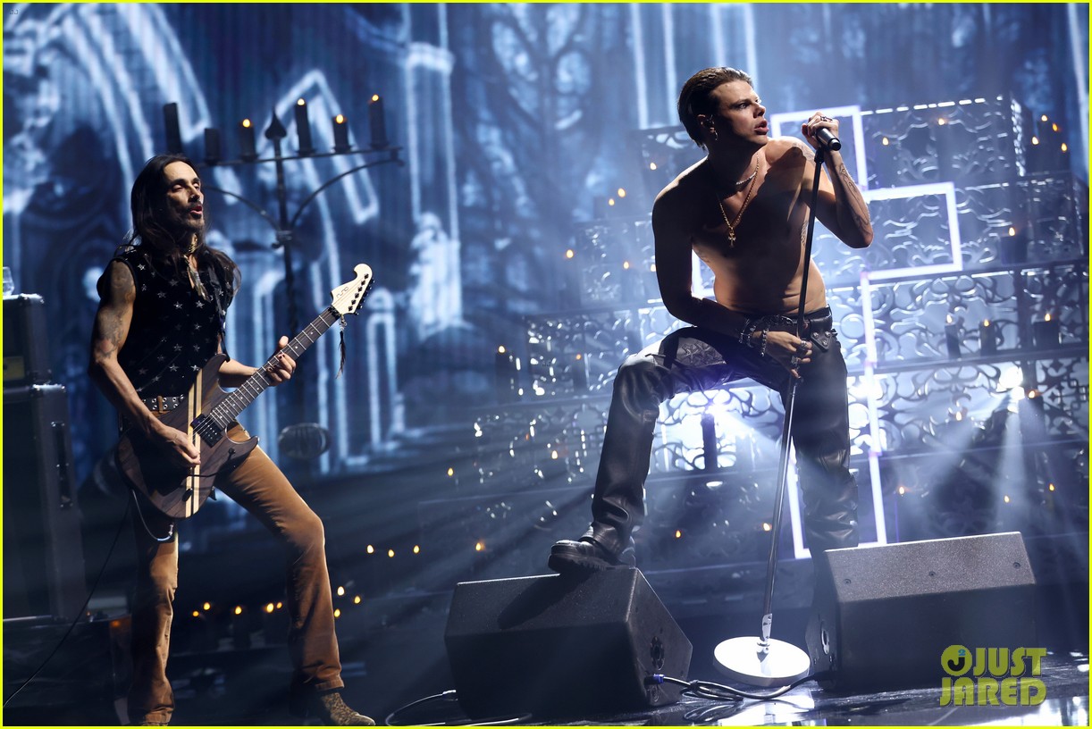 Yungblud, Steven Tyler, & Joe Perry Pay Tribute to Ozzy Osbourne at MTV VMAs 2025 - Watch Now ...