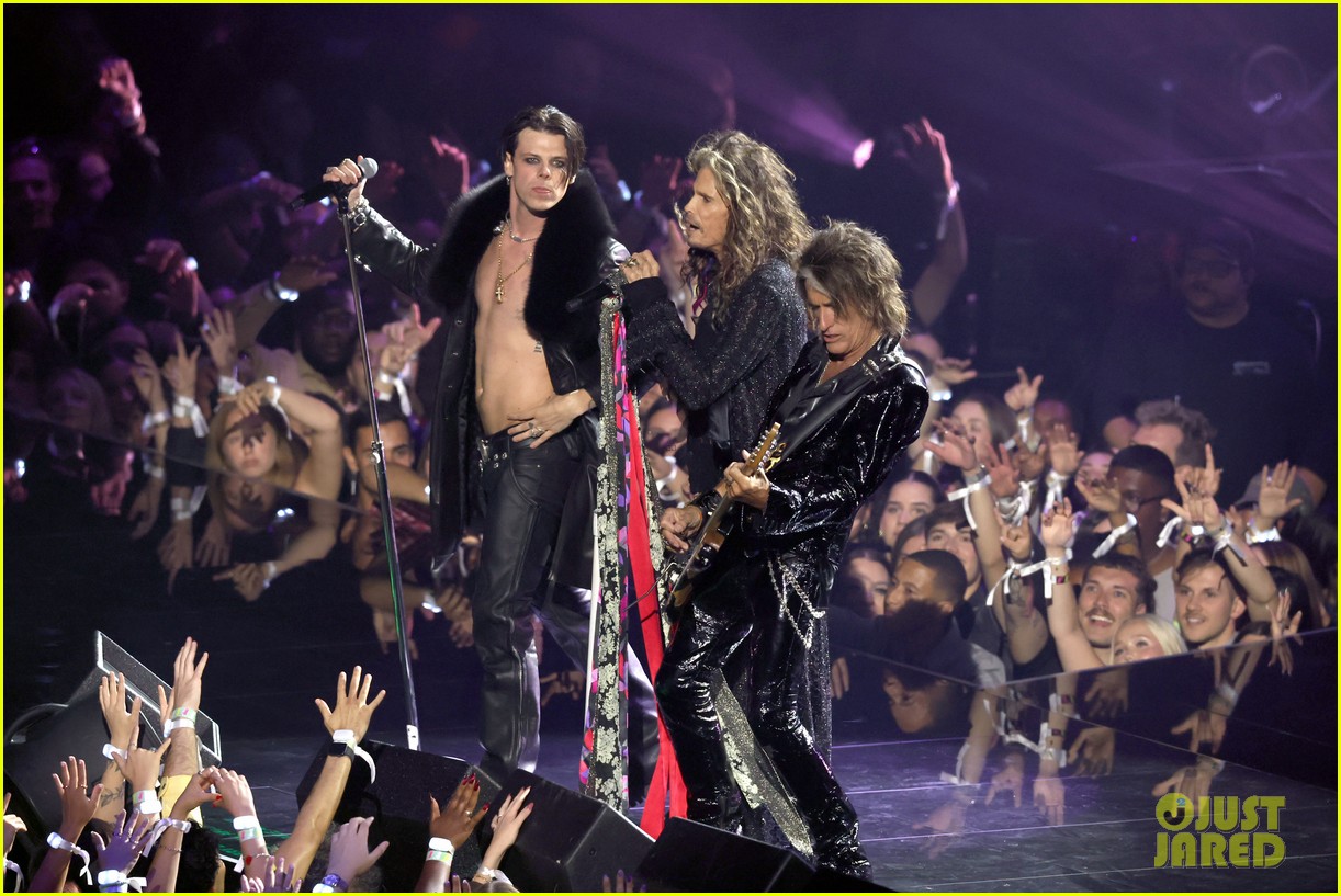 Yungblud, Steven Tyler, & Joe Perry Pay Tribute to Ozzy Osbourne at MTV VMAs 2025 - Watch Now ...