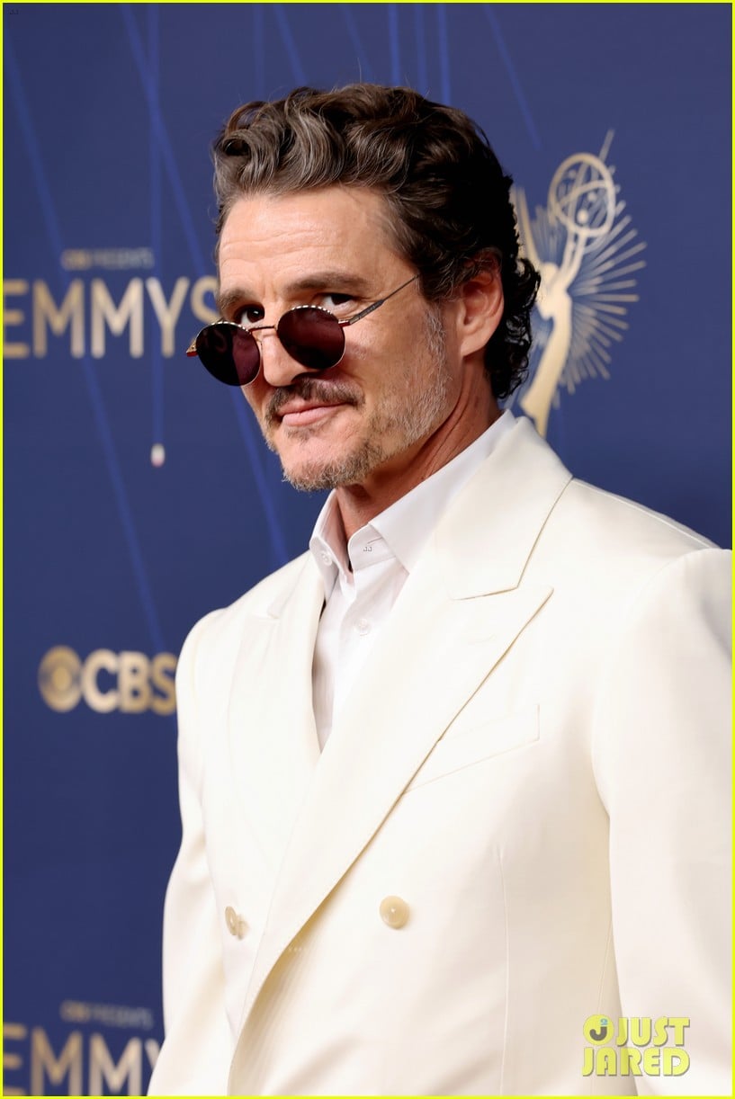 Pedro Pascal Looks Sharp in White Suit, Rocks Shades on Emmys 2025 Red Carpet: Photo 5202891 ...