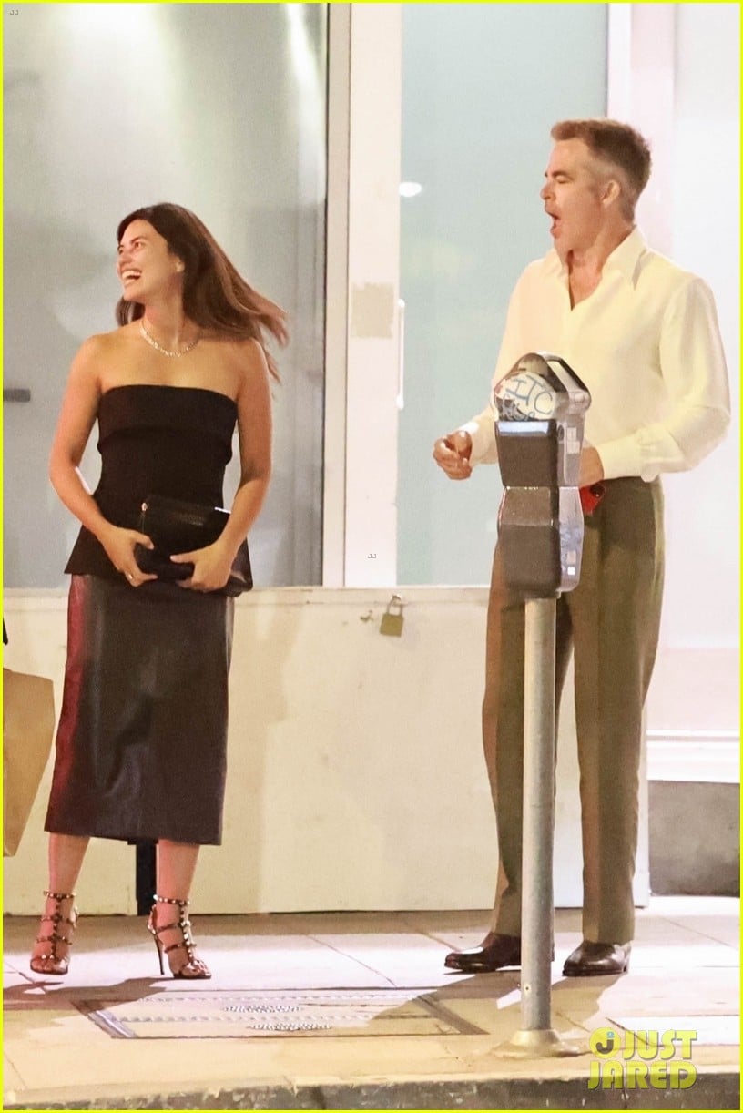 Chris Pine & Girlfriend Keana Sky Wenger Hold Hands During Night Out with Friends: Photo 5208323 ...