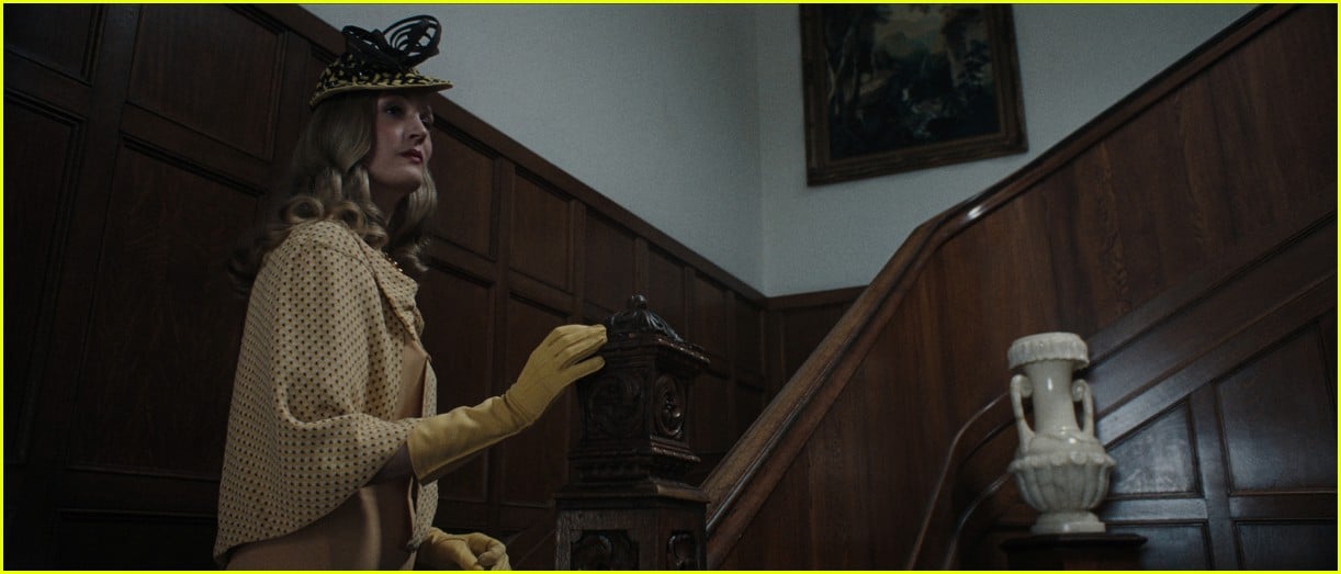 Charlie Hunnam Goes Full Frontal, Tortures Addison Rae in 'Monster: The ...