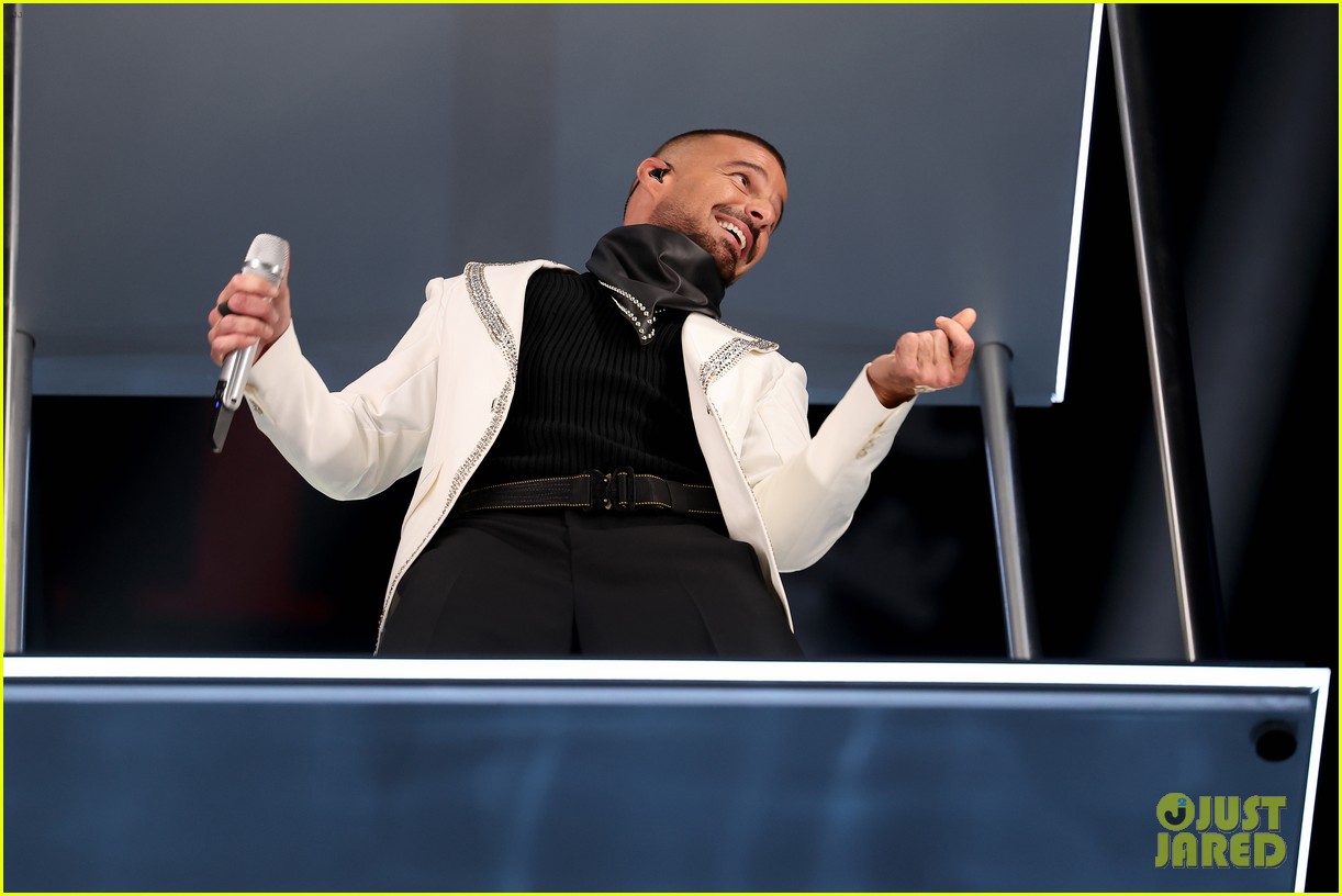 Ricky Martin Puts on a Hot Performance While Accepting Latin Icon Award ...