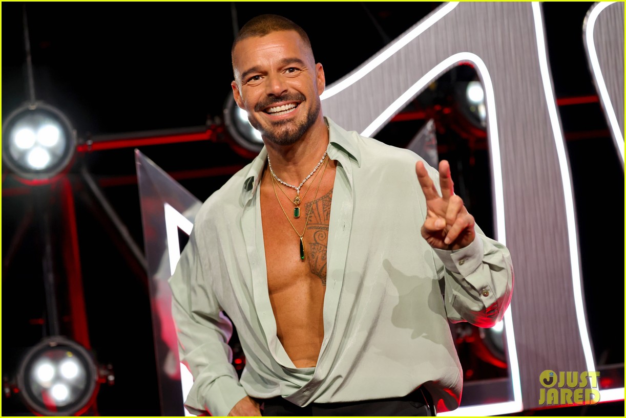 Ricky Martin Bares Some Skin on VMAs 2025 Red Carpet: Photo 5198681 | Ricky Martin Photos | Just ...