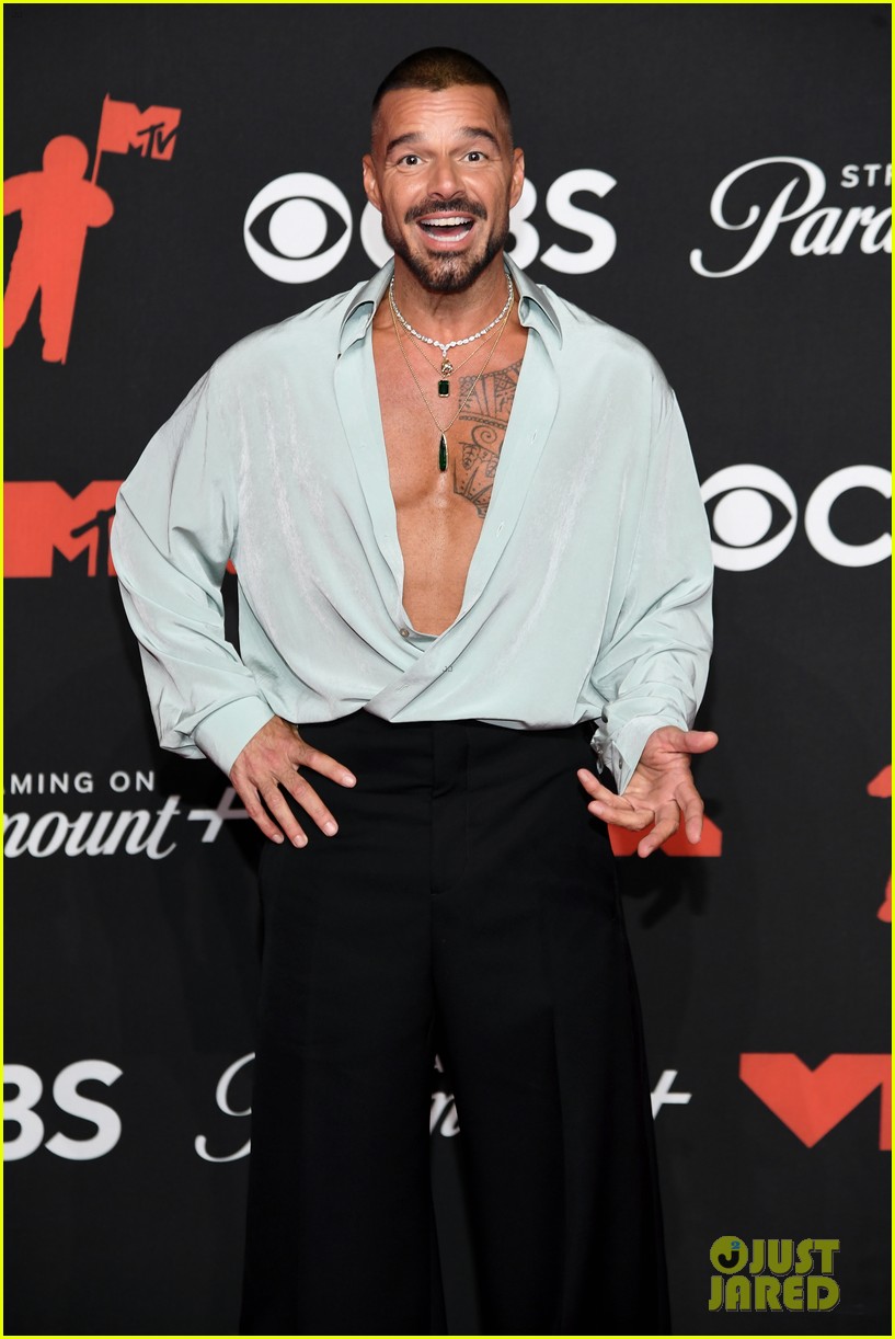 Ricky Martin Bares Some Skin on VMAs 2025 Red Carpet: Photo 5198687 ...