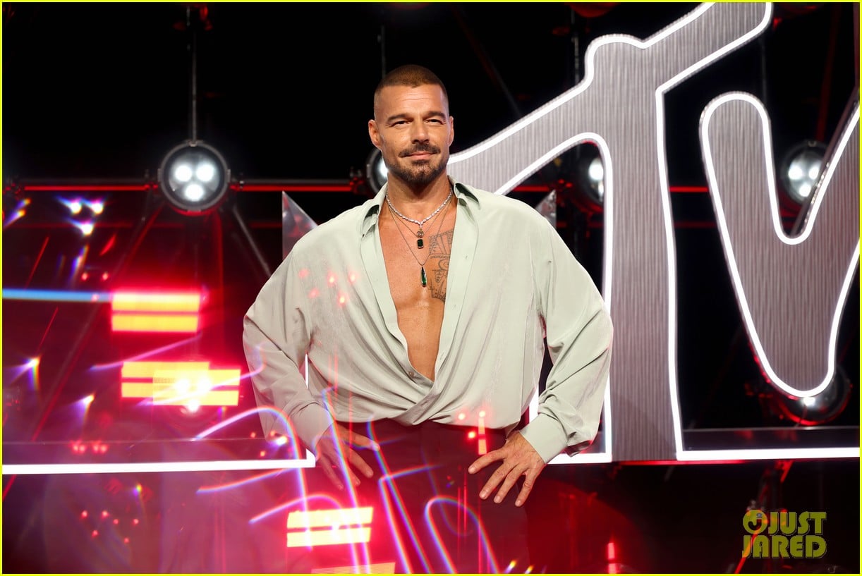 Ricky Martin Bares Some Skin on VMAs 2025 Red Carpet: Photo 5198689 ...