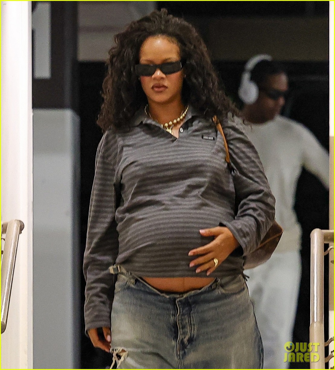 Rihanna Cradles Pregnant Belly While Running Errands with A$AP Rocky in L.A.: Photo 5197102 ...