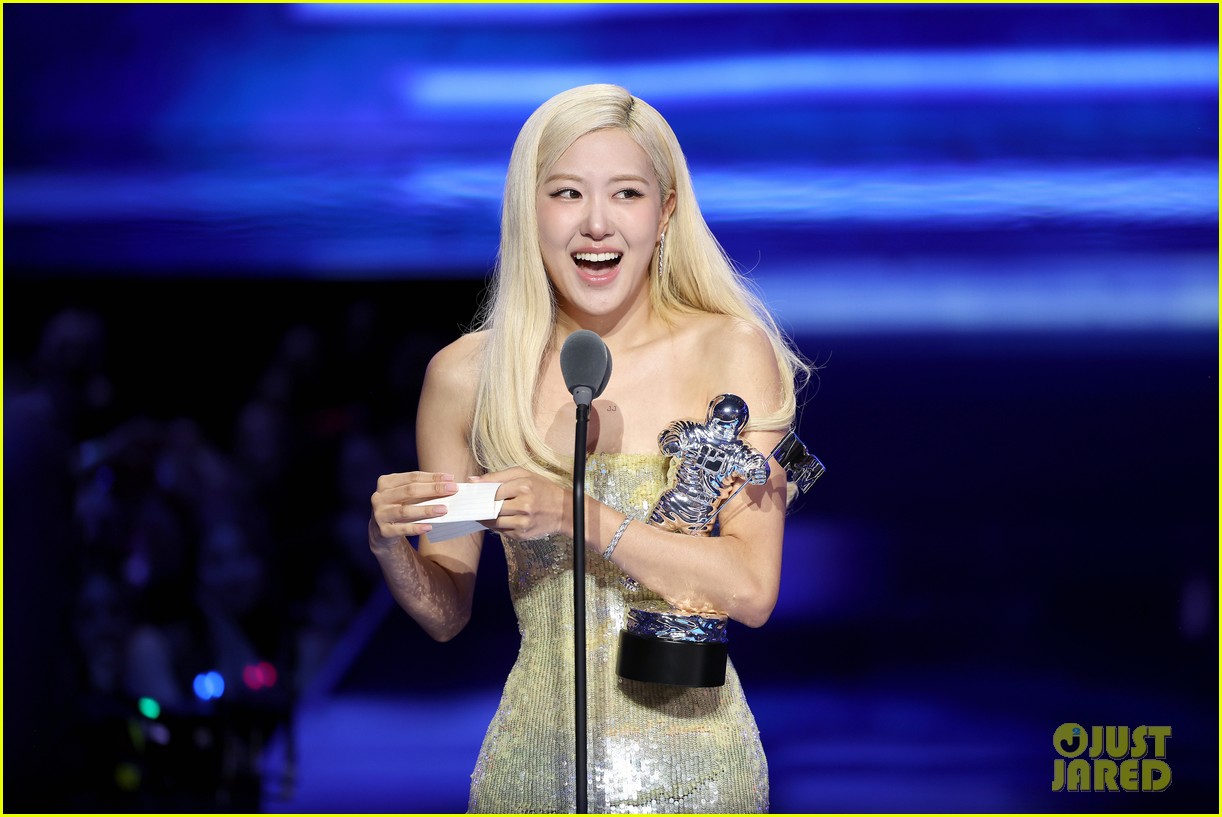 Rosé Accepts Song of the Year Award at MTV VMAs 2025, Thanks BLACKPINK Members in Touching ...