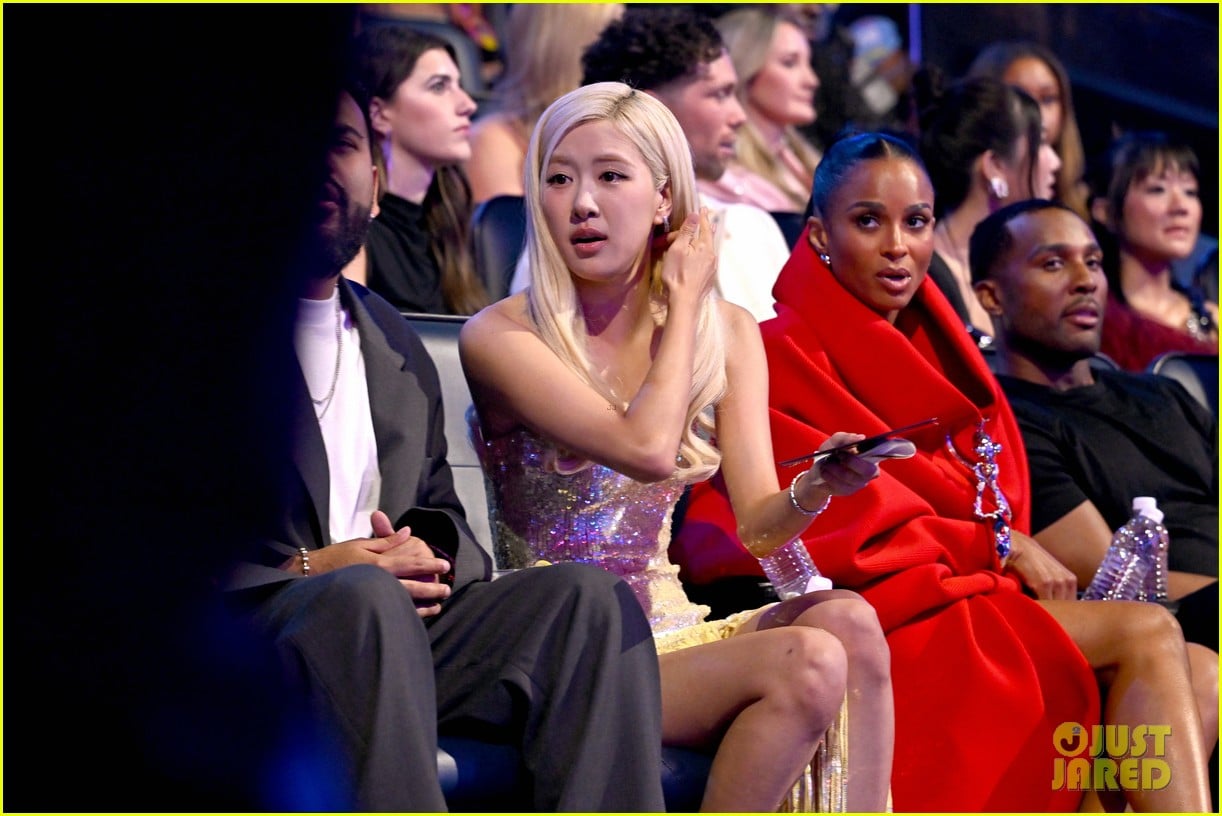 Rosé Accepts Song of the Year Award at MTV VMAs 2025, Thanks BLACKPINK ...