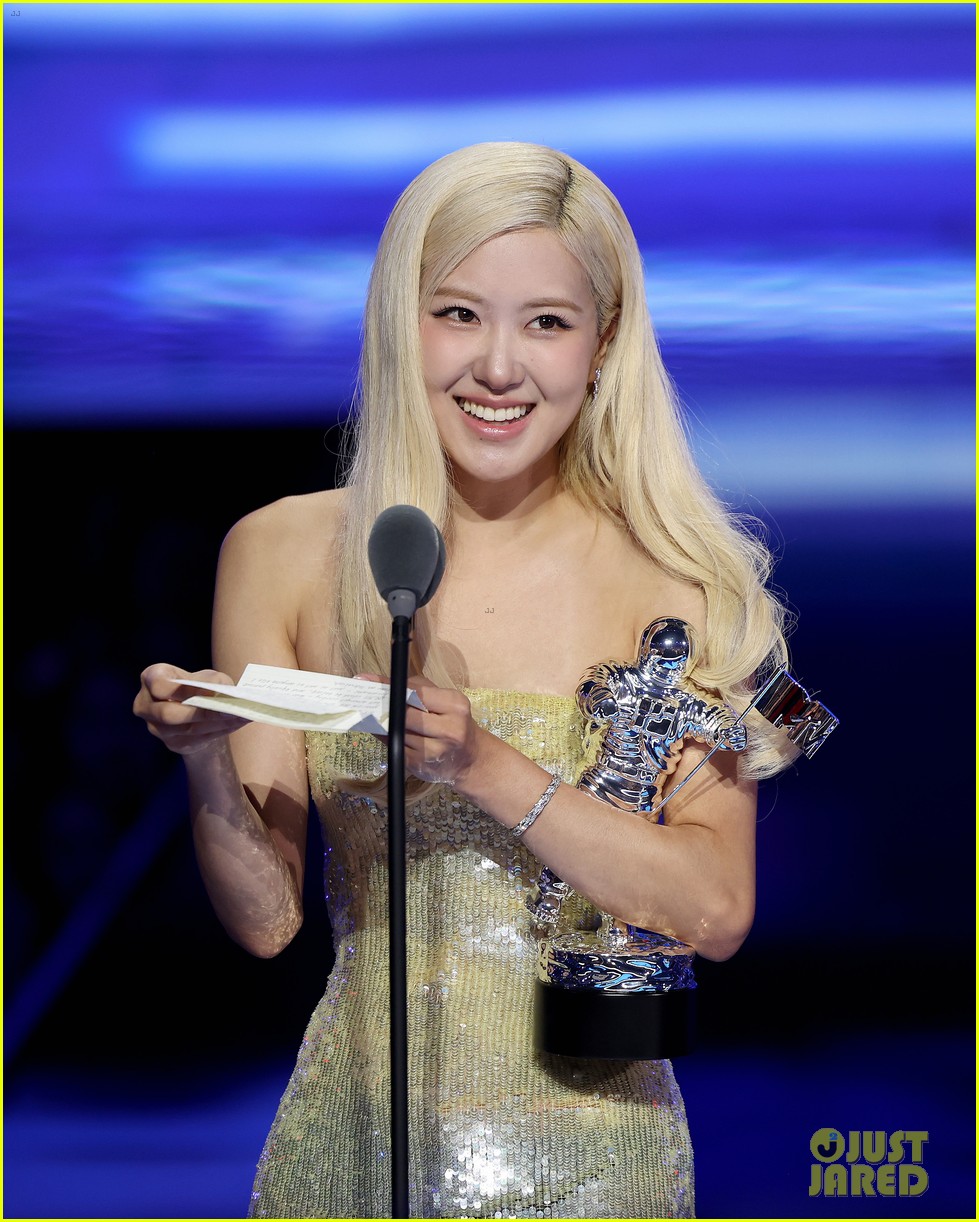 Rosé Accepts Song of the Year Award at MTV VMAs 2025, Thanks BLACKPINK Members in Touching ...