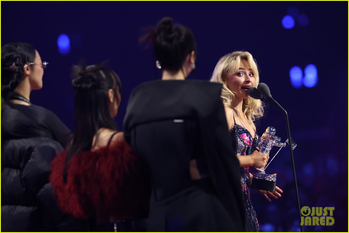 Sabrina Carpenter Jokes About Her Lengthy Music Career While Accepting Album of the Year at MTV ...