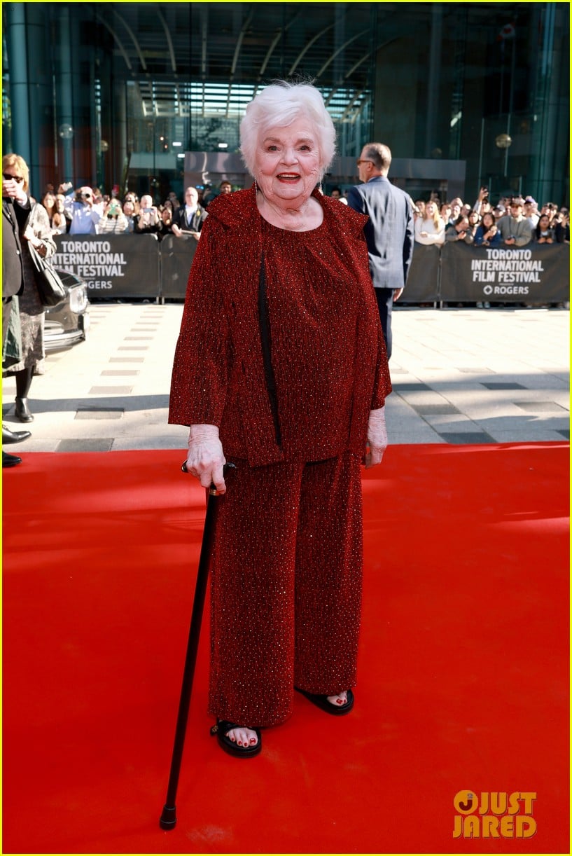 Scarlett Johansson Displays Back Tattoos in Backless Gown at 'Eleanor ...