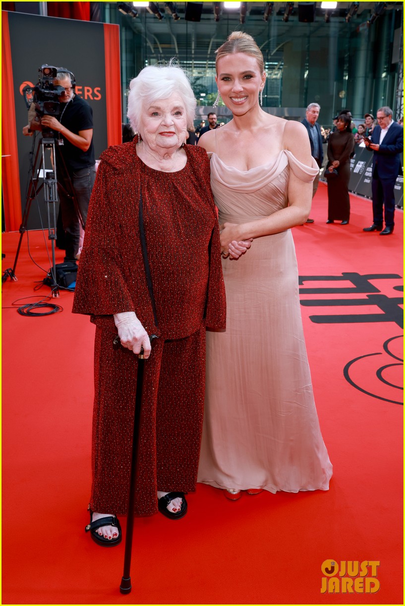 Scarlett Johansson Displays Back Tattoos in Backless Gown at 'Eleanor ...