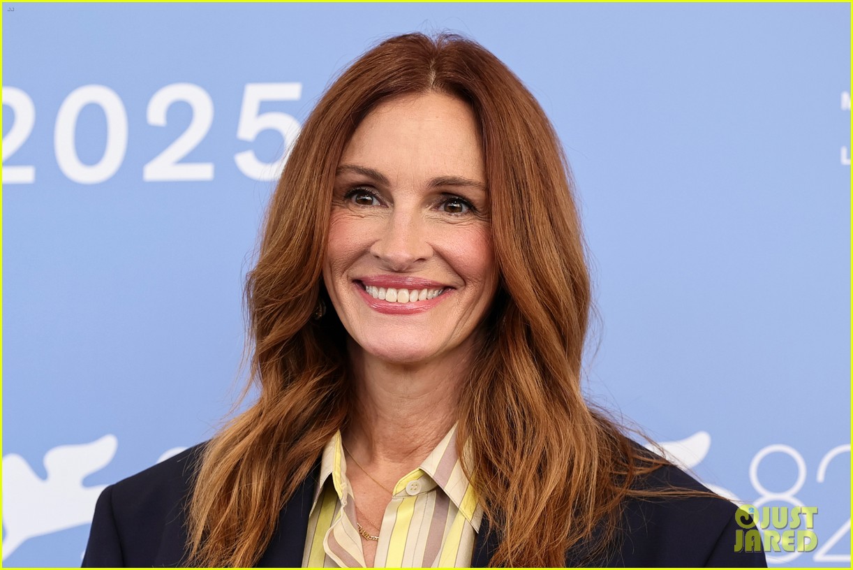 Amanda Seyfried Borrows Julia Roberts' Outfit at Venice Film Festival ...