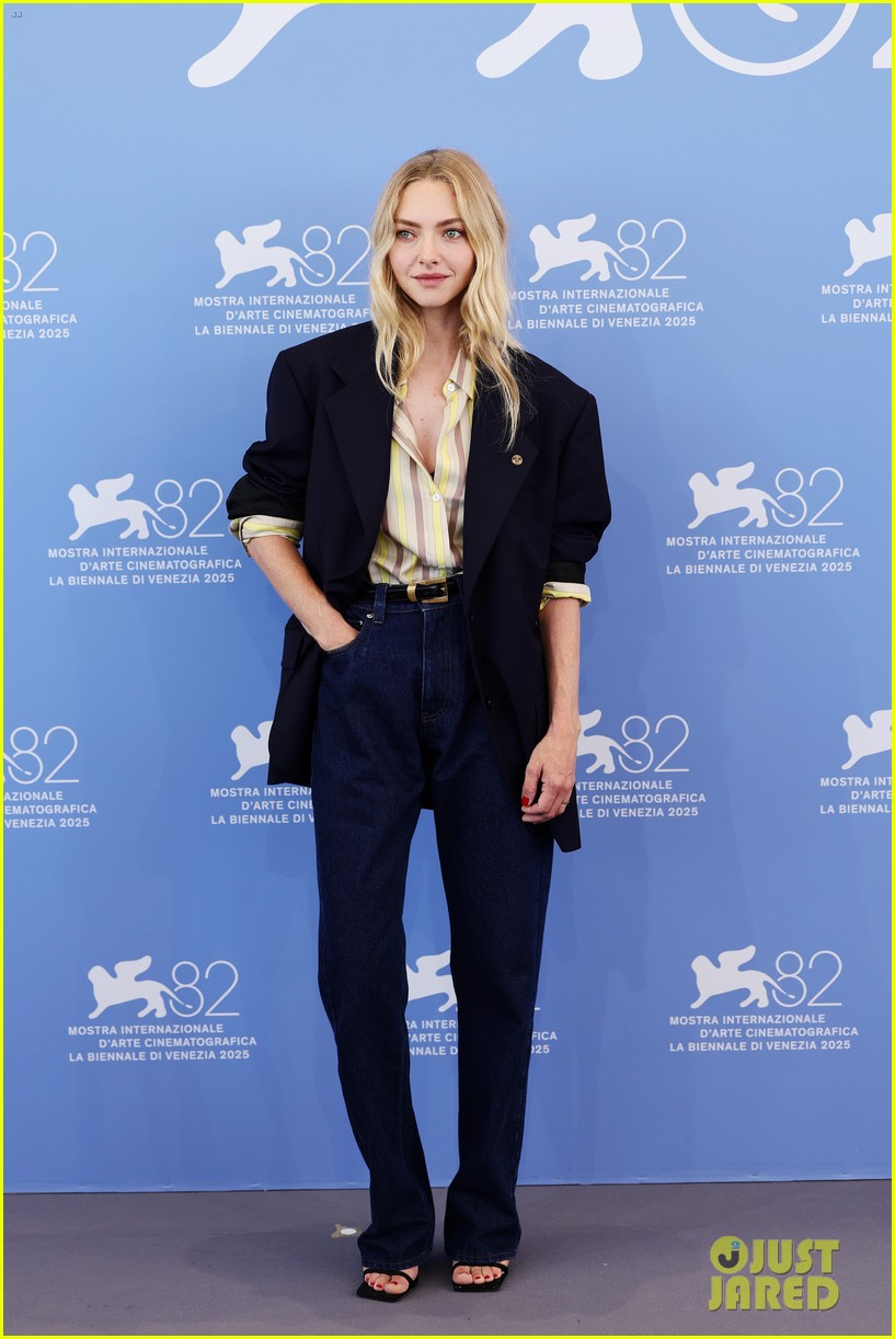 Amanda Seyfried Borrows Julia Roberts' Outfit at Venice Film Festival ...