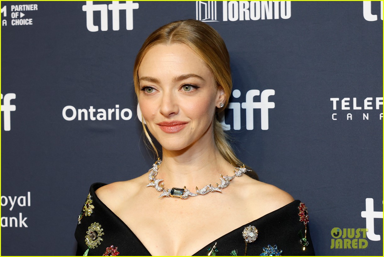 Amanda Seyfried Had to Change Her Singing Style for Role in Musical ...