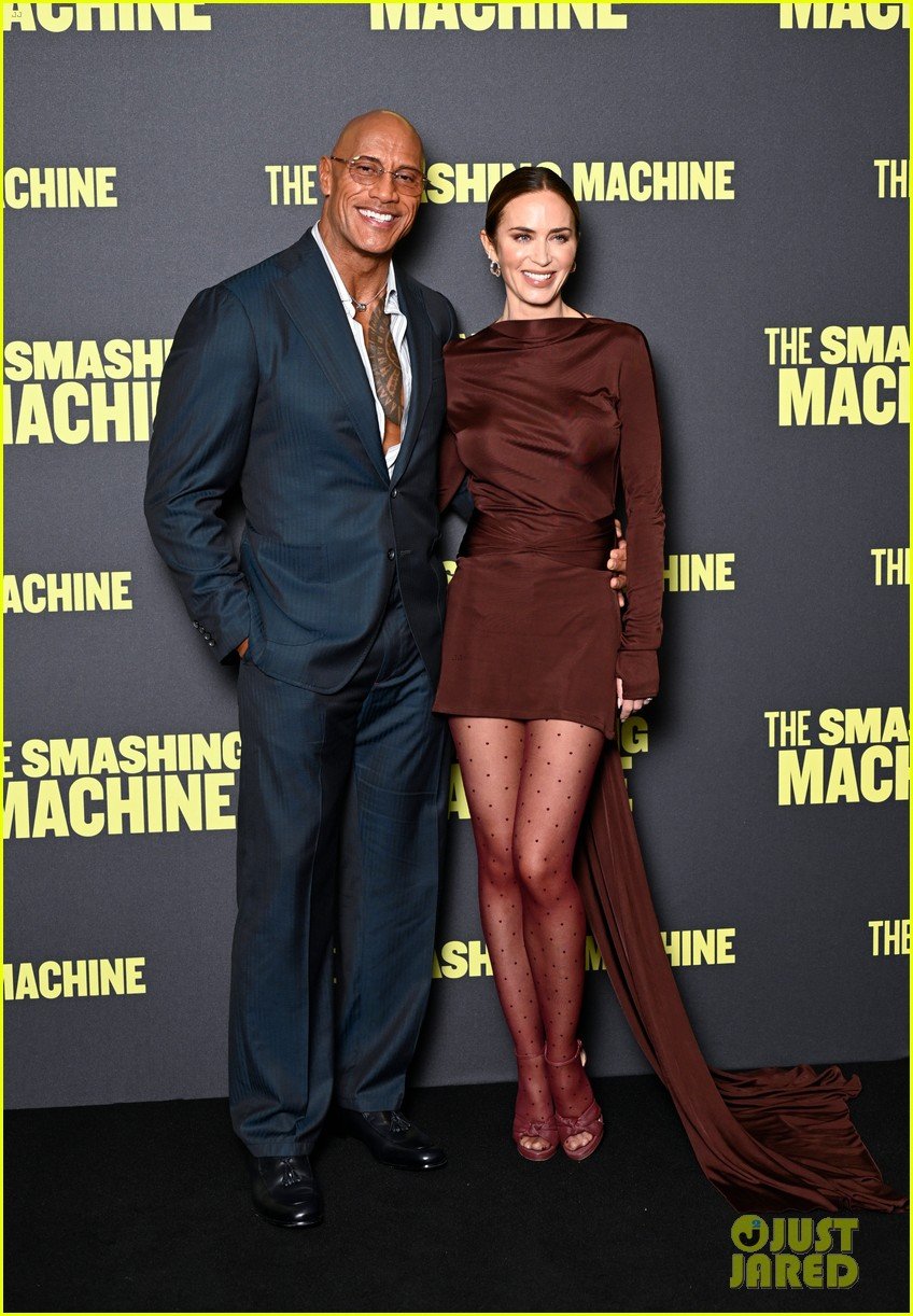 Emily Blunt Looks So Chic in $22 Polka-Dotted Tights to 'Smashing ...