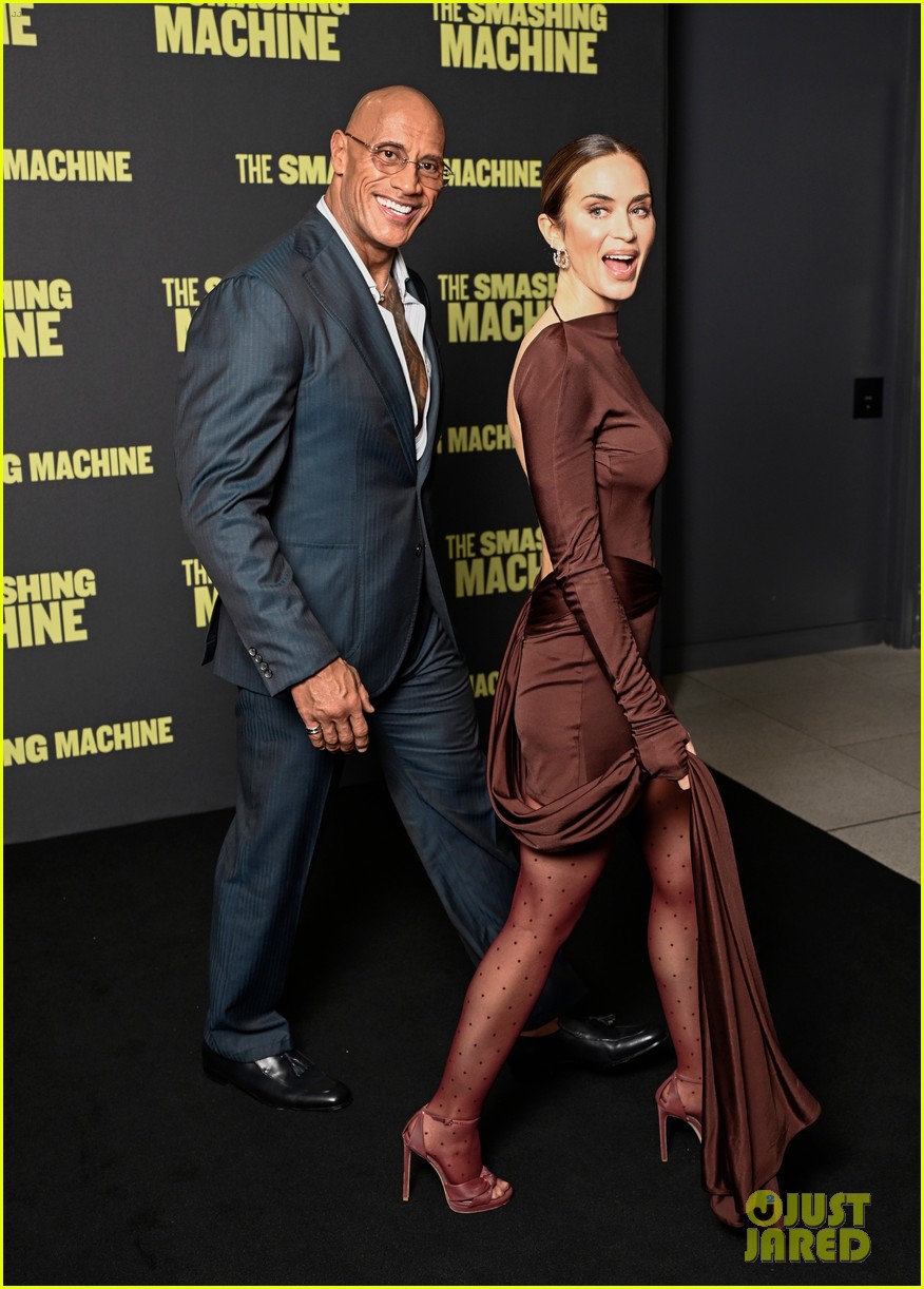 Emily Blunt Looks So Chic in $22 Polka-Dotted Tights to 'Smashing ...