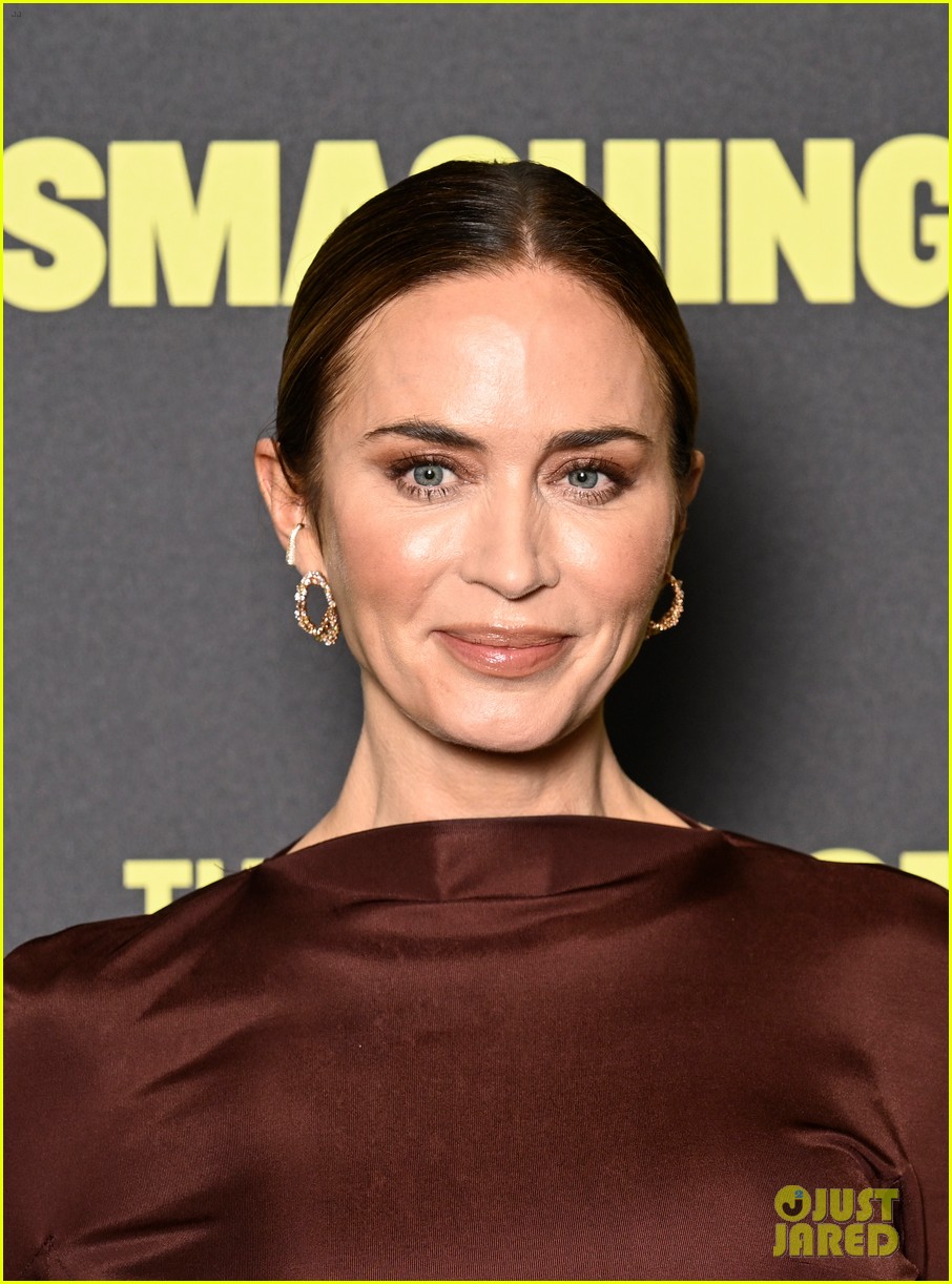 Emily Blunt Looks So Chic in $22 Polka-Dotted Tights to 'Smashing ...