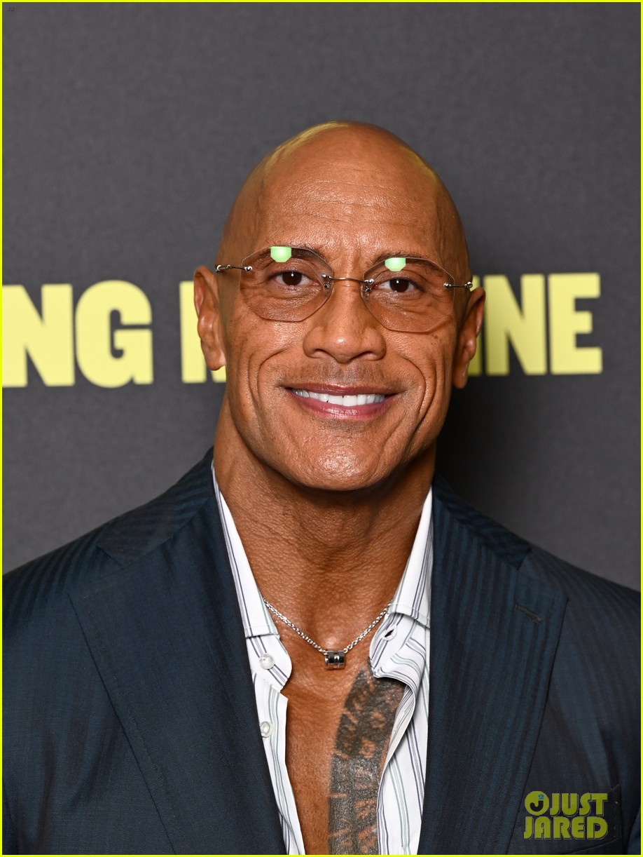 Emily Blunt Looks So Chic in $22 Polka-Dotted Tights to 'Smashing ...