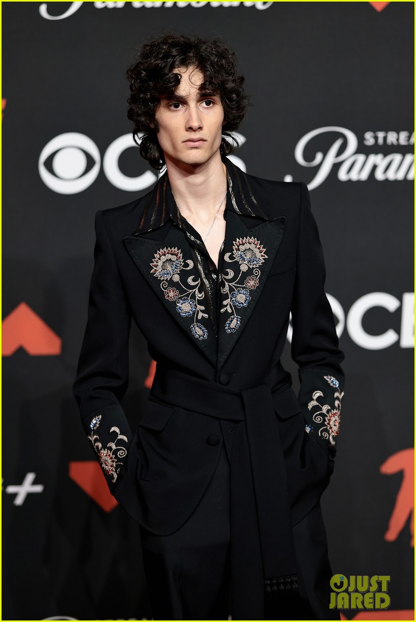 Sombr Wins His First Moon Person for 'Back to Friends' at VMAs 2025 ...