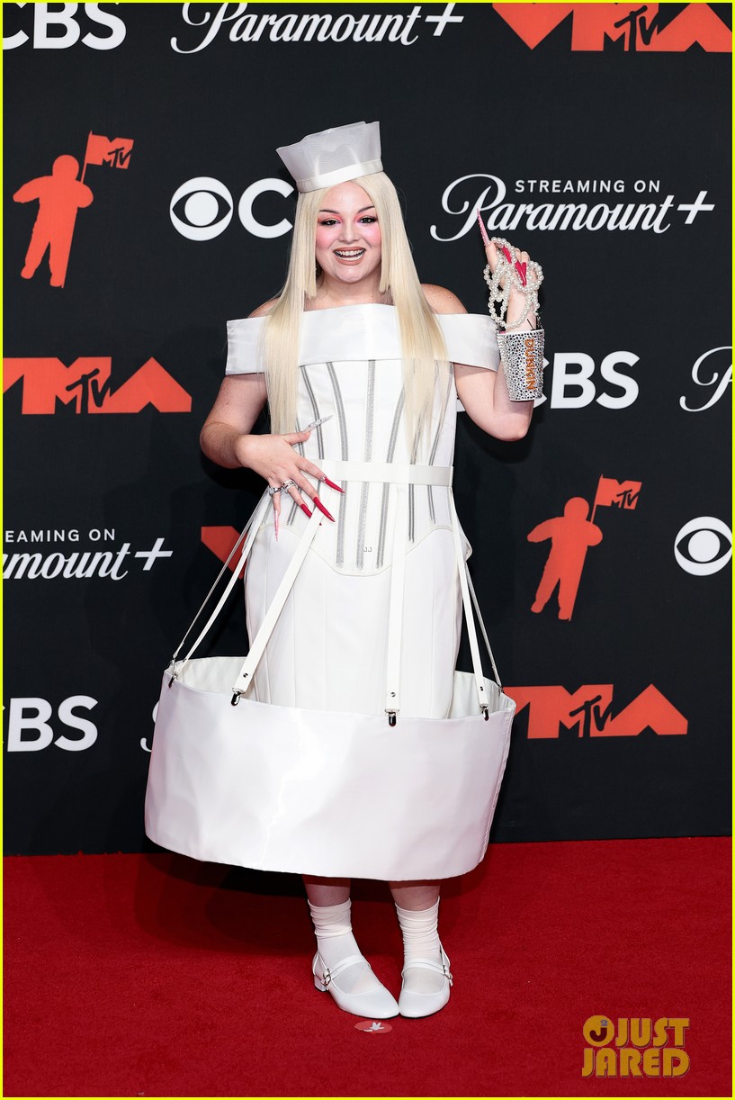 Megan Stalter Carries a Studded Dunkin' Cup at MTV VMAs 2025: Photo ...