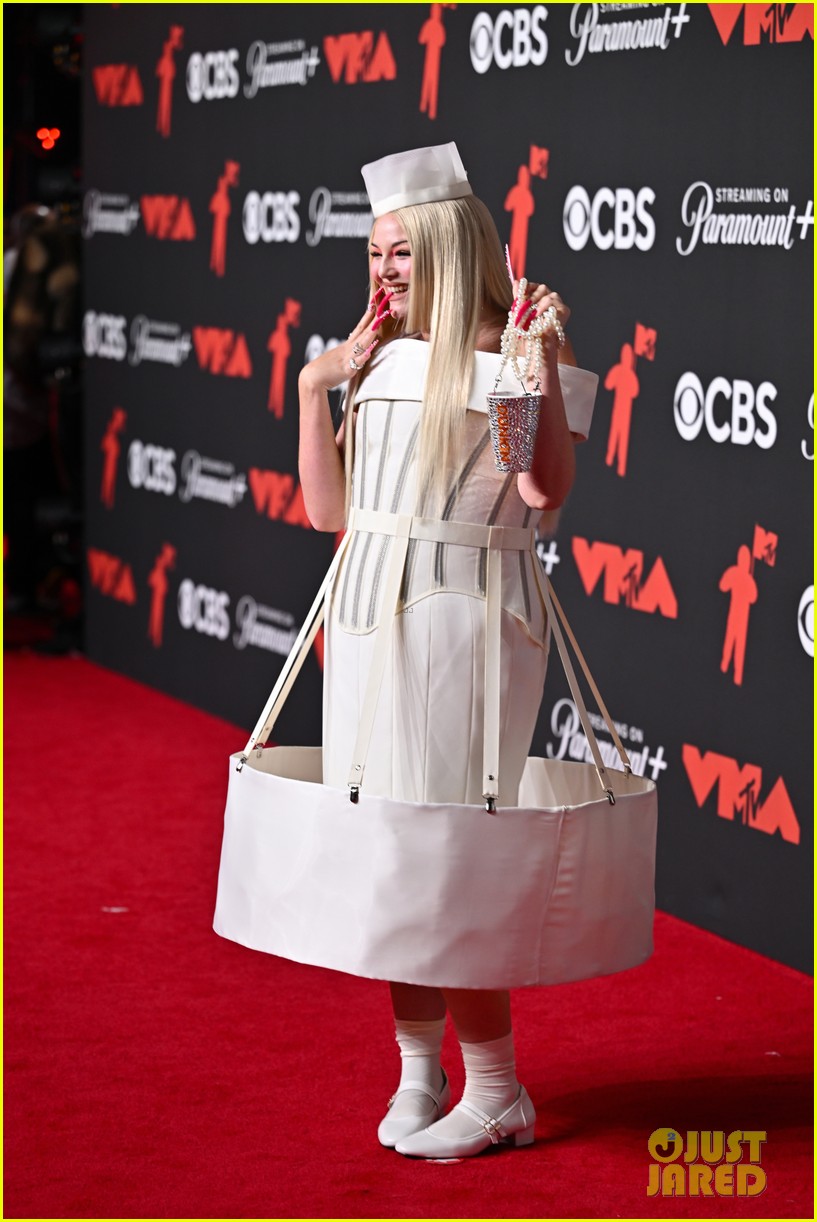 Megan Stalter Carries a Studded Dunkin' Cup at MTV VMAs 2025: Photo ...