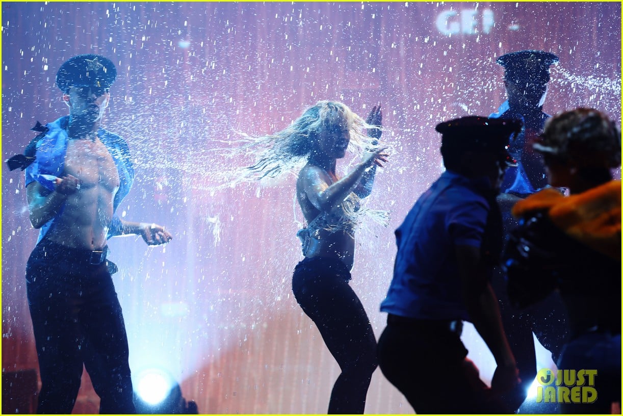 Sabrina Carpenter Brings 'Tears' Music Video to Life with MTV VMAs 2025 ...