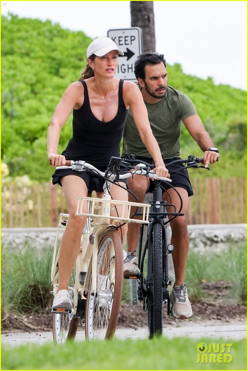 Gisele Bundchen & Boyfriend Joaquim Valente Go for Afternoon Bike Ride in Miami: Photo 5209248 ...