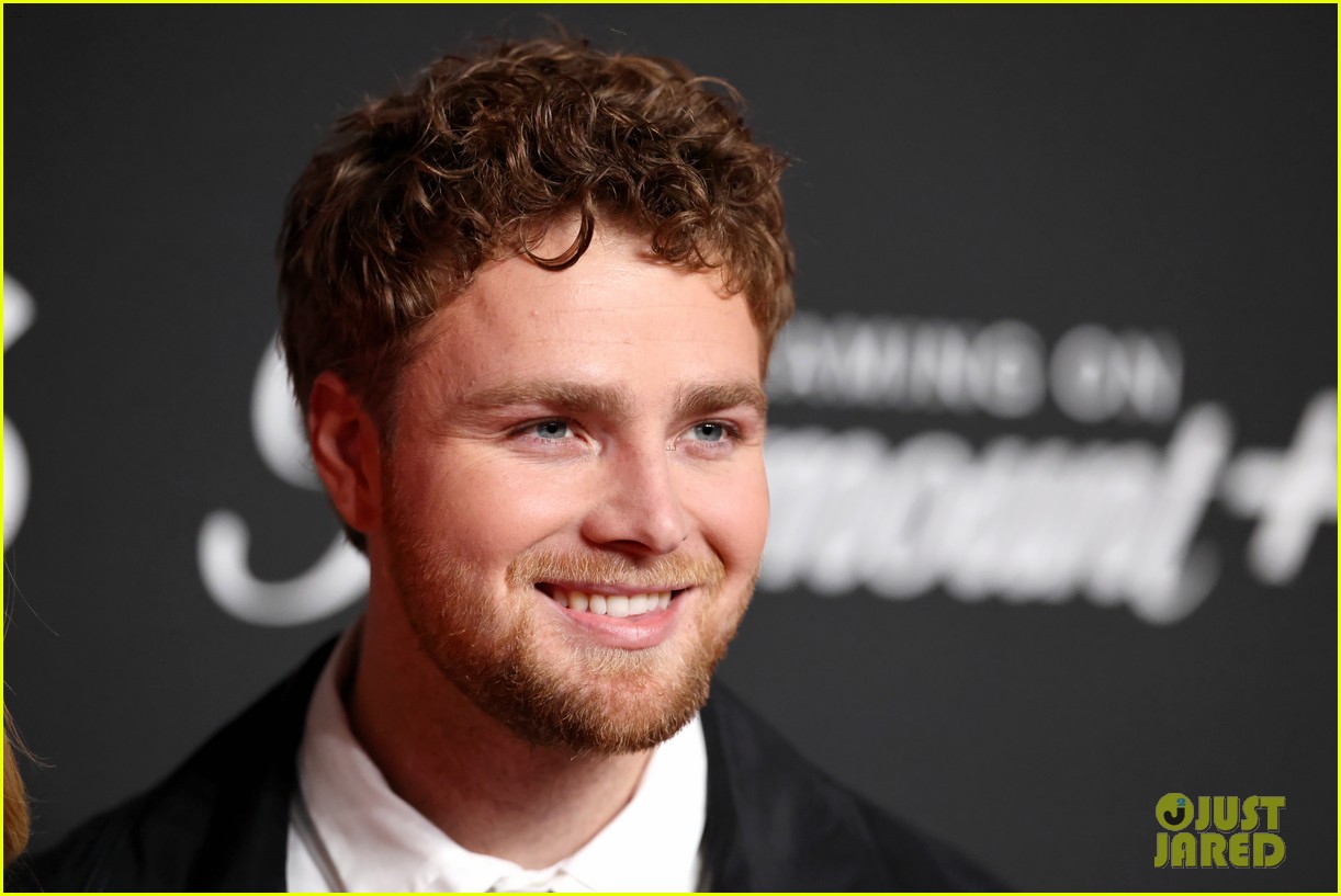 Alex Warren Makes Hilarious Confession as He Wins Best New Artist at ...