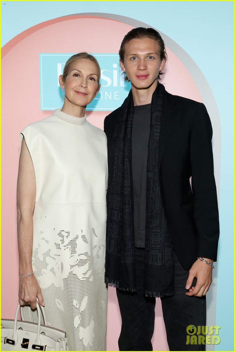 Ed Westwick & Kelly Rutherford Have 'Gossip Girl' Reunion at Biosil's ...