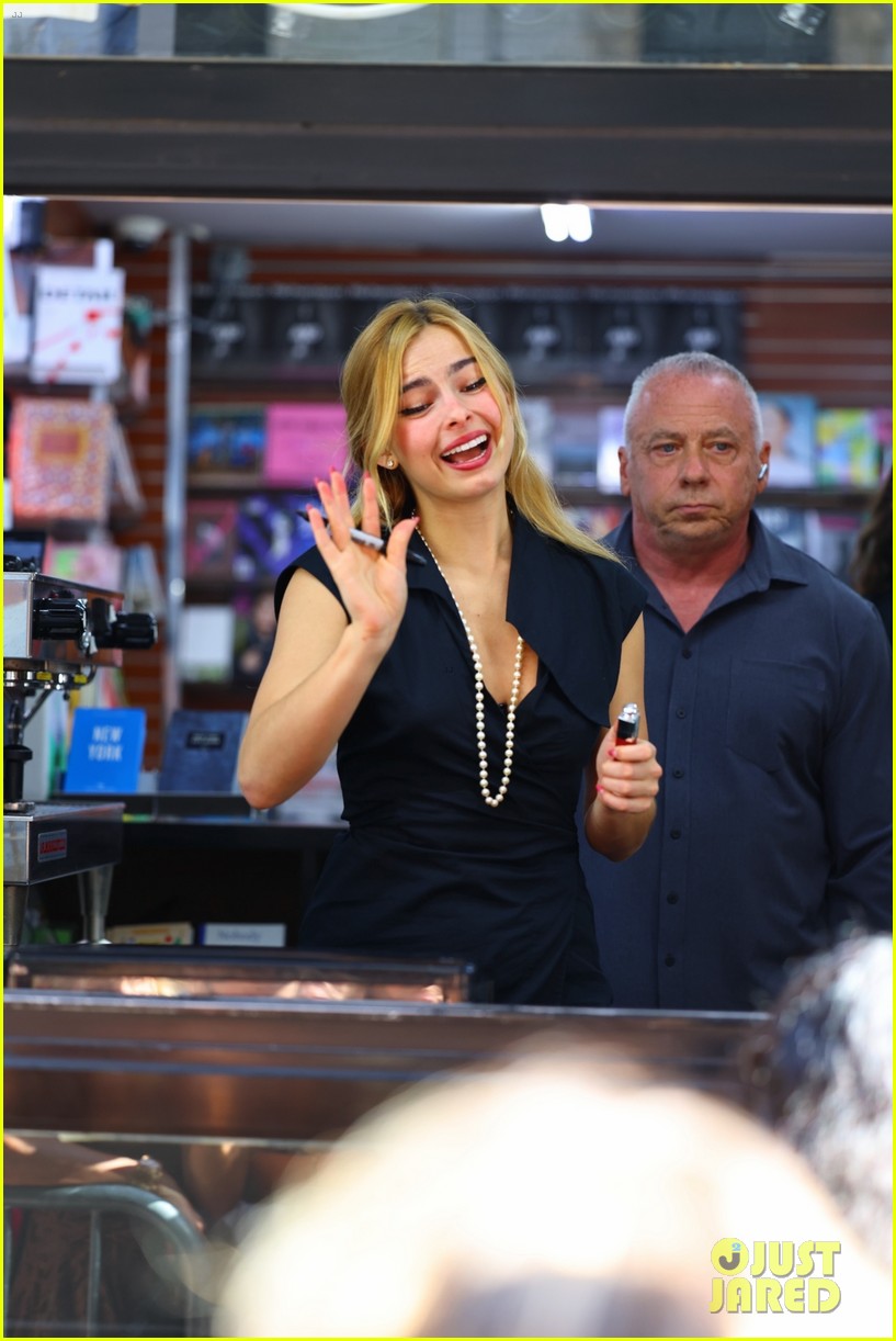 Addison Rae Signs Copies of Her W Magazine Cover for Fans in NYC on Her ...