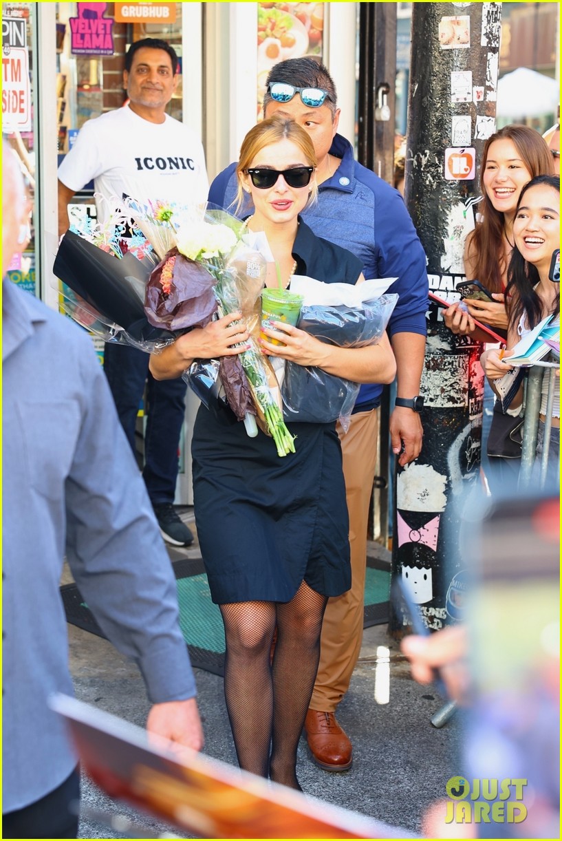 Addison Rae Signs Copies of Her W Magazine Cover for Fans in NYC on Her ...