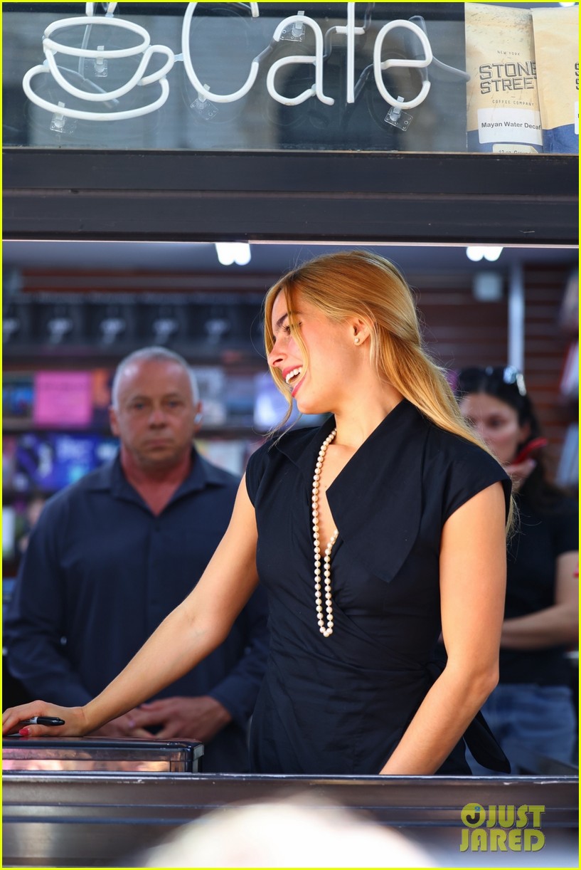 Addison Rae Signs Copies of Her W Magazine Cover for Fans in NYC on Her ...