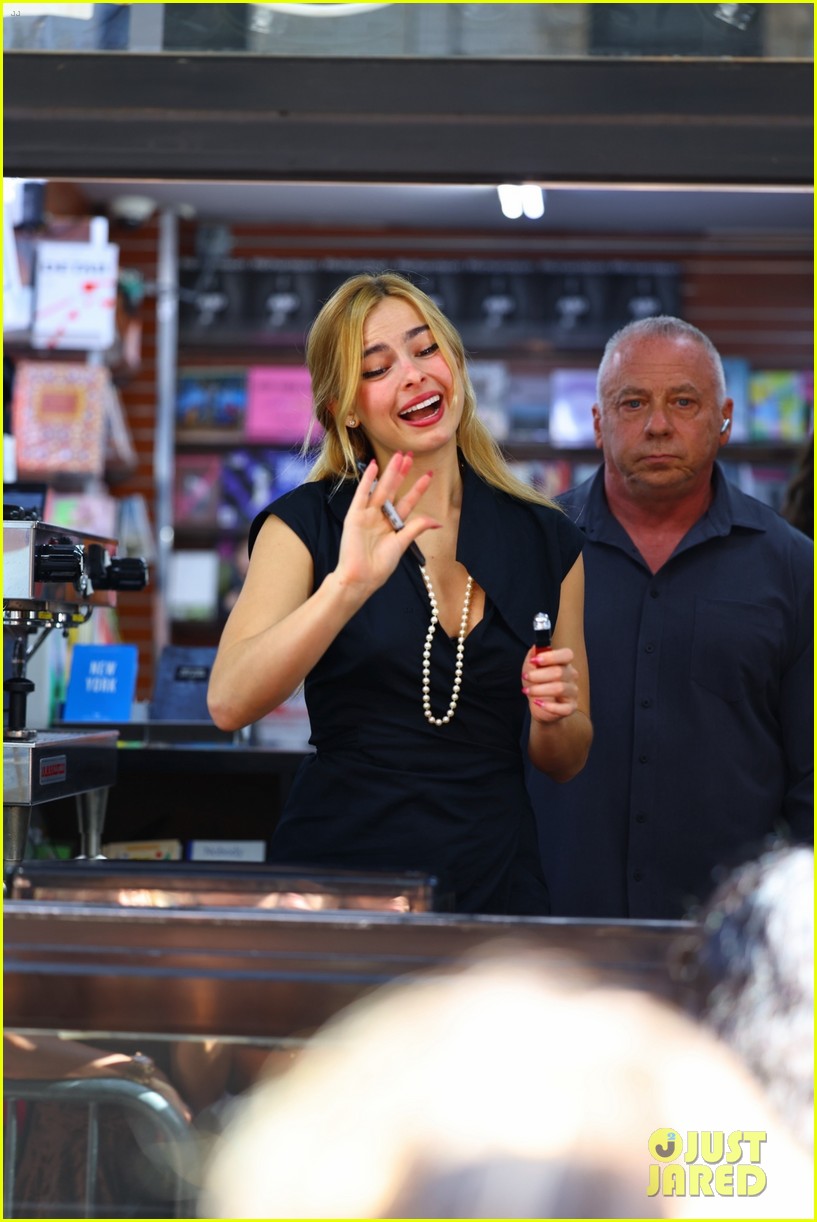 Addison Rae Signs Copies of Her W Magazine Cover for Fans in NYC on Her ...
