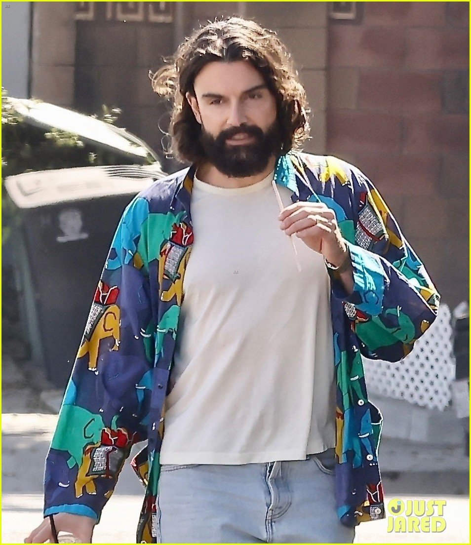 Elizabeth Olsen Steps Out for Lunch with Husband Robbie Arnett in L.A.: Photo 5213883 ...