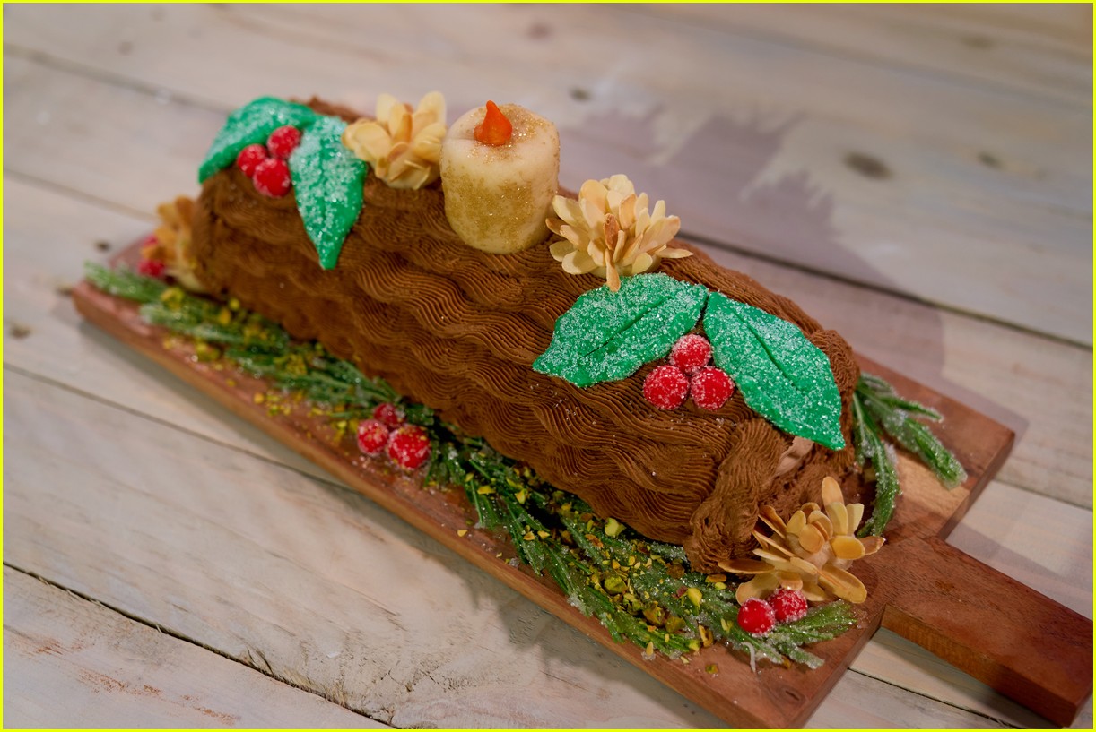 'Baked With Love: Holiday': Host & 2 Judges Revealed for Hallmark ...