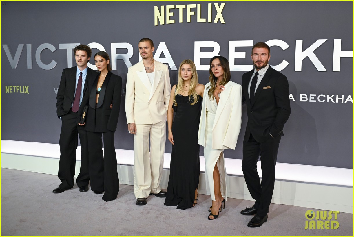 Victoria Beckham Gets Support From Full Family, Except Son Brooklyn, at ...