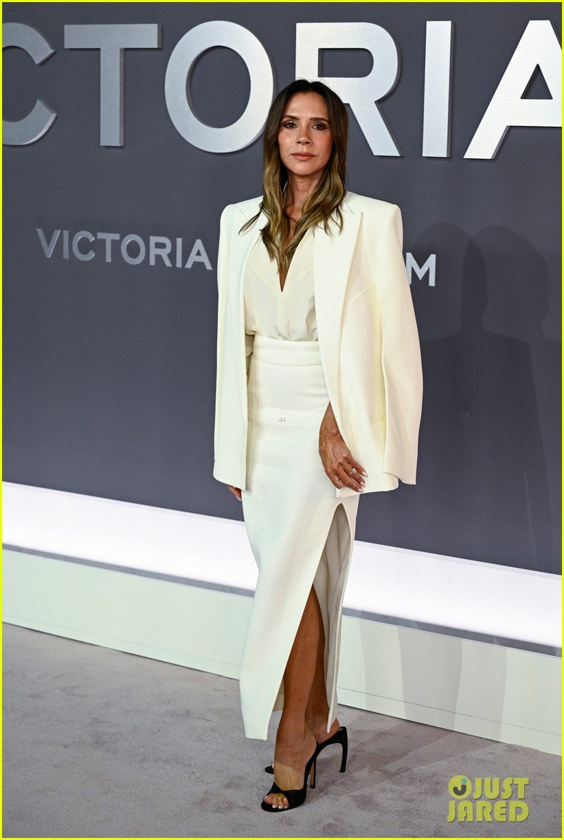 Victoria Beckham Gets Support From Full Family, Except Son Brooklyn, at ...