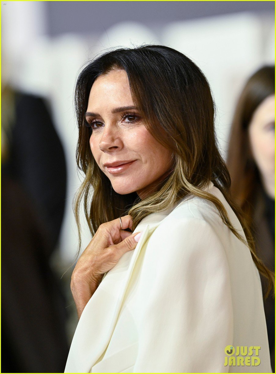 Victoria Beckham Gets Support From Full Family, Except Son Brooklyn, at ...