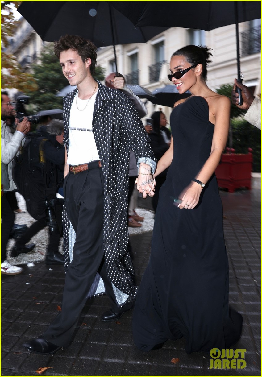 Victoria Beckham Gets Support from David & Their Kids at Paris Fashion ...