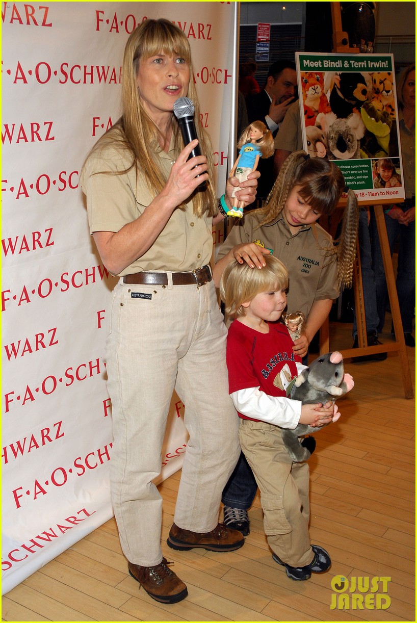 Bindi Irwin Reveals Why She's Been Absent From Supporting Robert Irwin ...