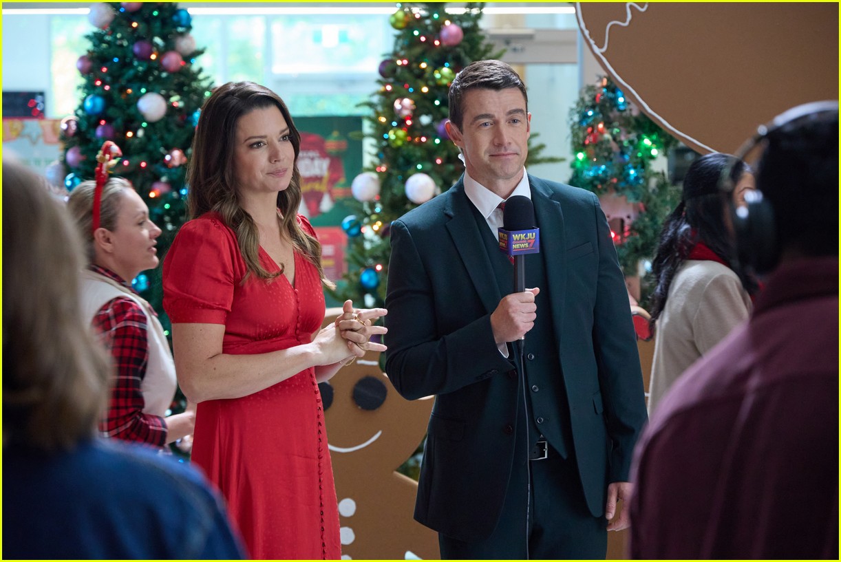 'Merry Christmas, Ted Cooper' Actors Robert Buckley & Kimberely Sustad ...