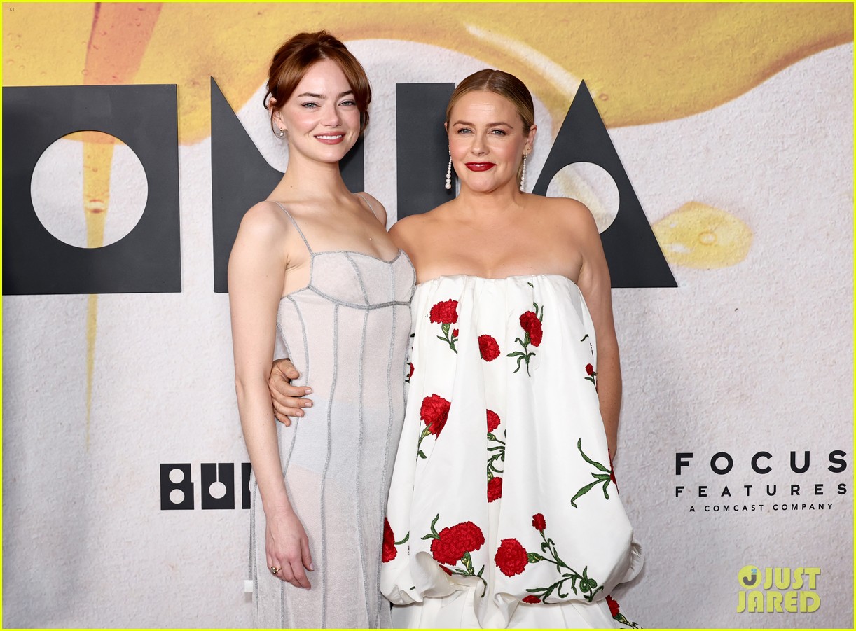 Emma Stone, Jesse Plemons, & More Step Out for 'Bugonia' Premiere in ...