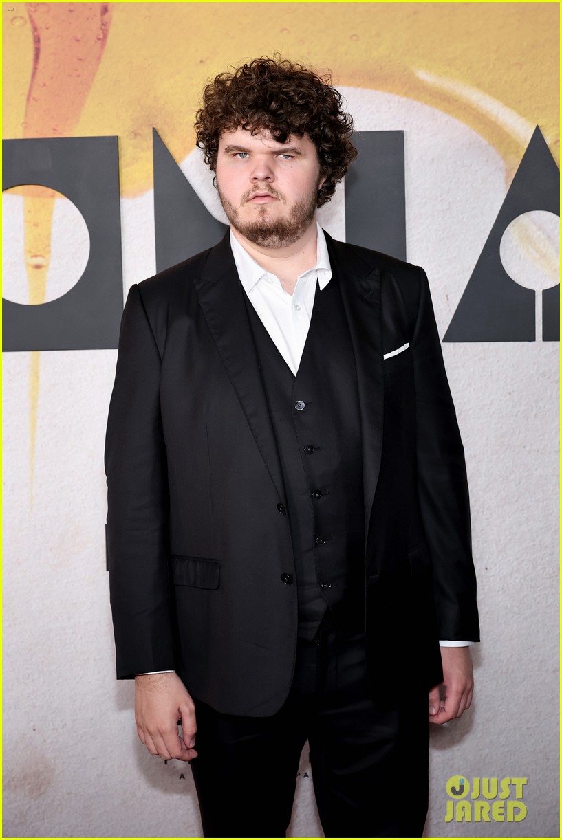 Emma Stone, Jesse Plemons, & More Step Out for 'Bugonia' Premiere in ...