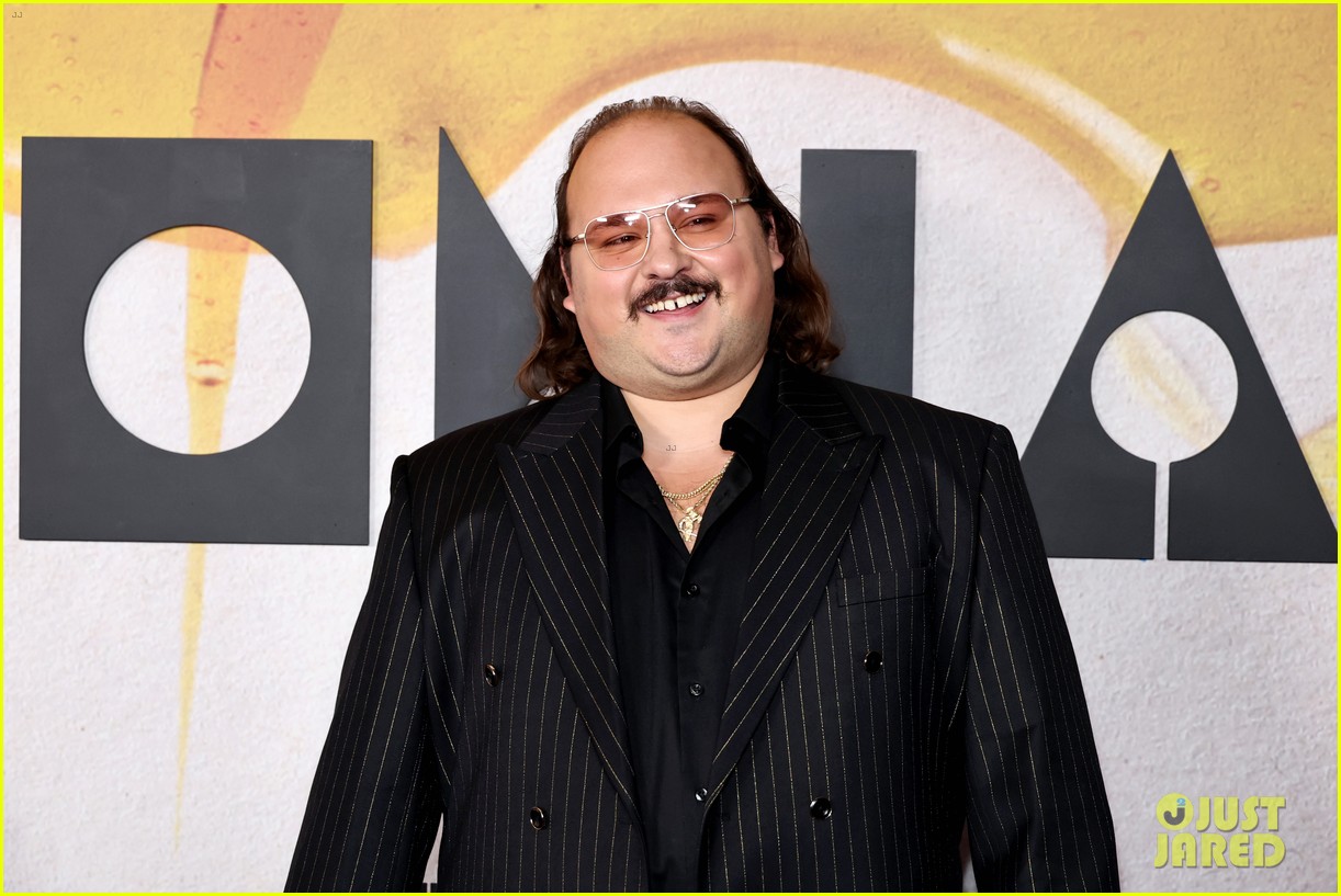 Emma Stone, Jesse Plemons, & More Step Out for 'Bugonia' Premiere in ...