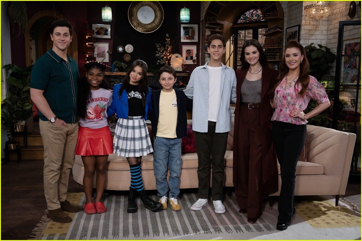 Did Alex Russo Really Die in 'Wizards Beyond' Finale? David Henrie Teases Future Seasons: Photo ...
