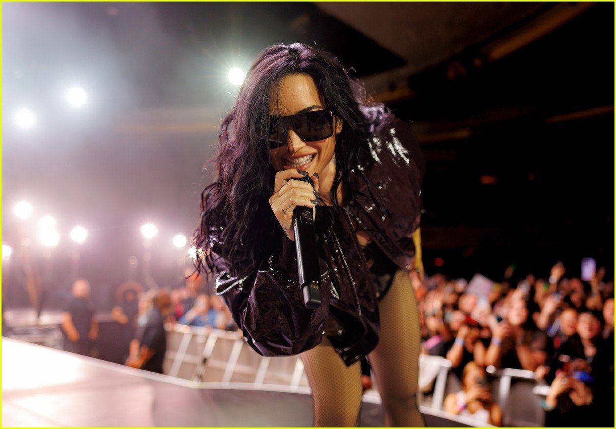 Demi Lovato Previews Upcoming Tour with One Night Only Concert in ...